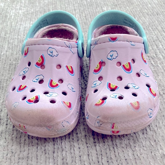CROCS | Shoes | Crocs C8 Pink Fuzzy Lined Rainbow Cloud Clog Shoes Kids ...